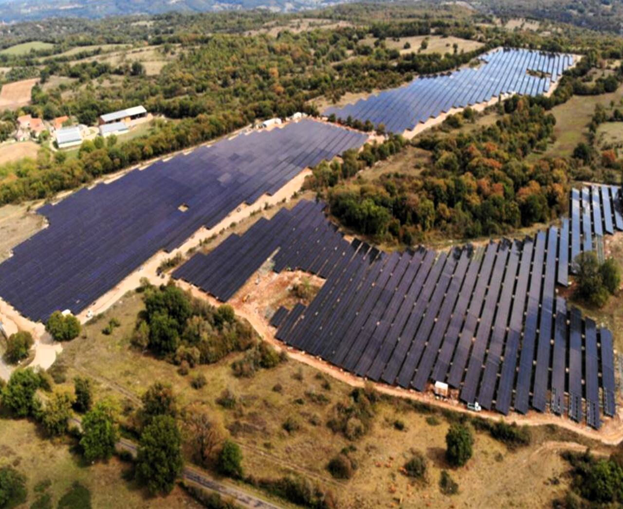 Ground-monted solar farm at Loubressac | solutions30.com